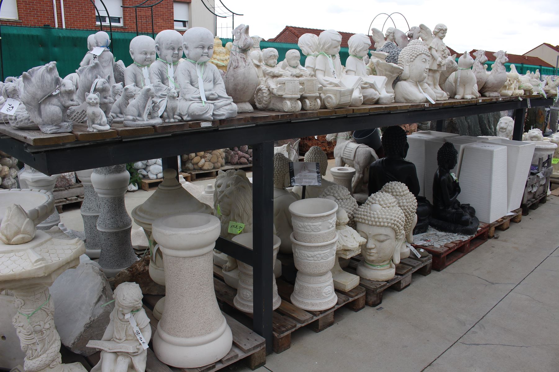 Statues pierre - ARBRES & FLEURS